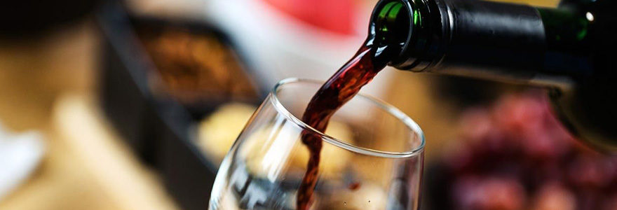 Comment choisir le bon vin rouge à offrir